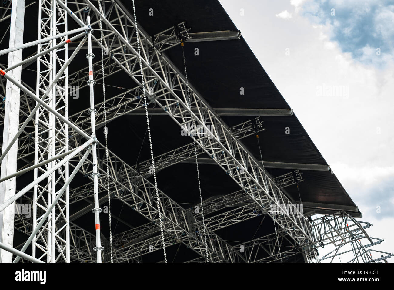 Theatrical stage truss hi-res stock photography and images - Alamy