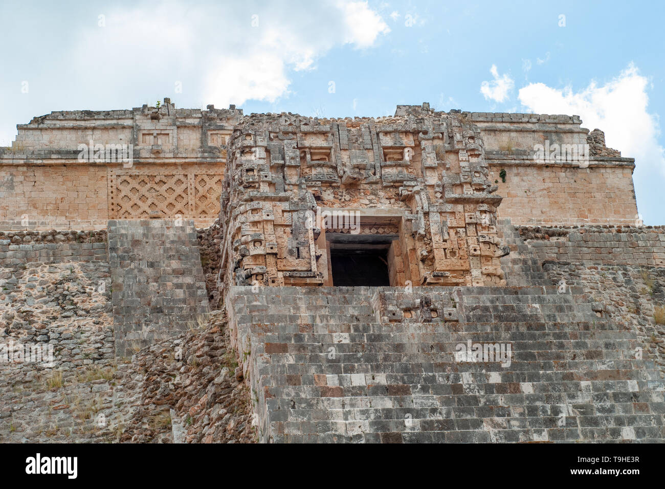 Maya temple on top of pyramid hi-res stock photography and images - Alamy