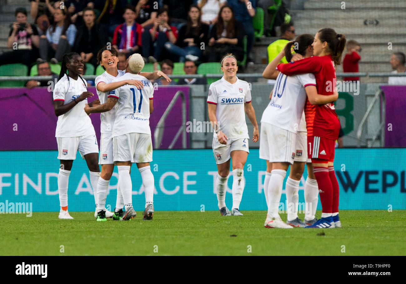The players of Lyon celebrate the victory Stock Photo - Alamy