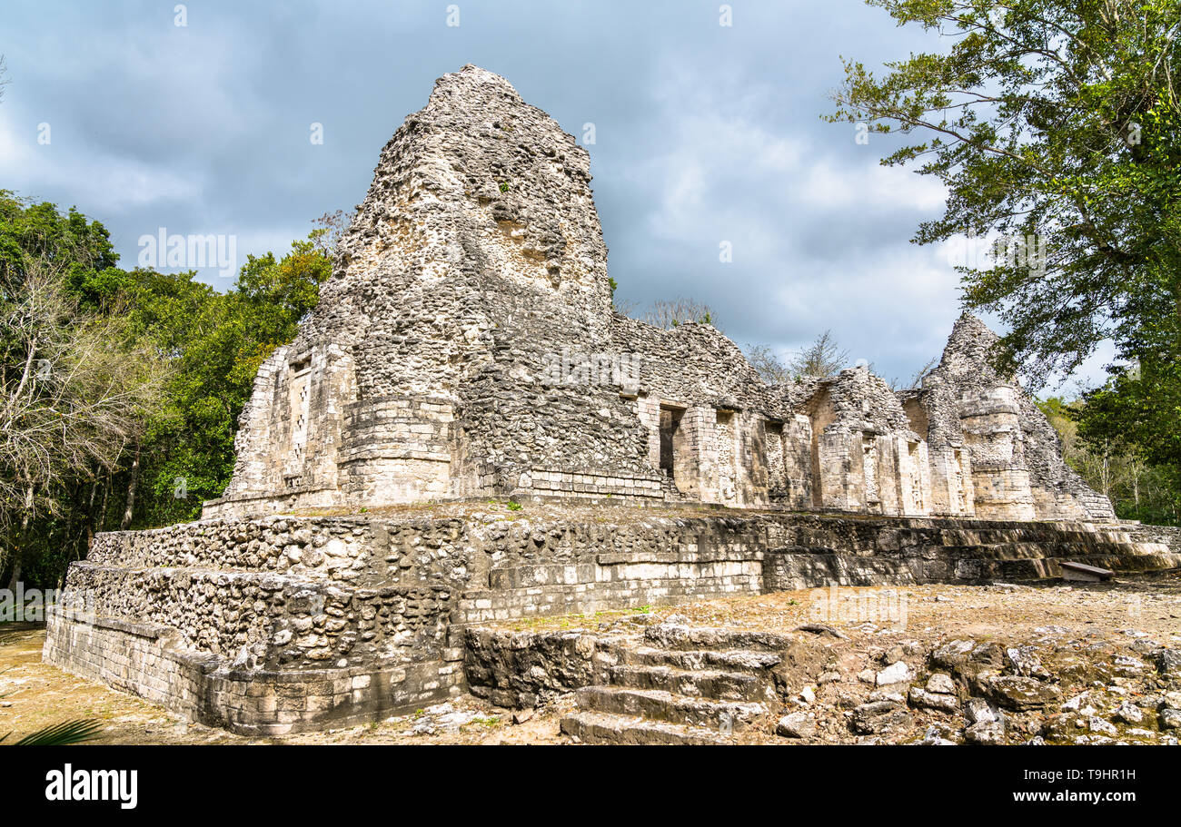 Ruins of a Mayan pyramid at Chicanna in Mexico Stock Photo - Alamy