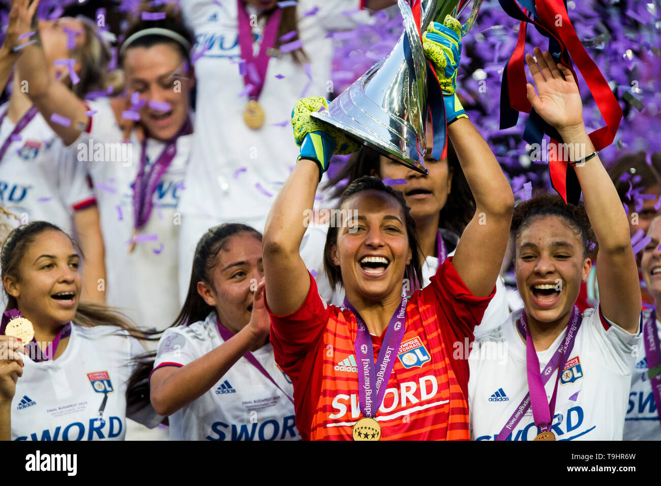 The players of Lyon celebrate the victory Stock Photo - Alamy