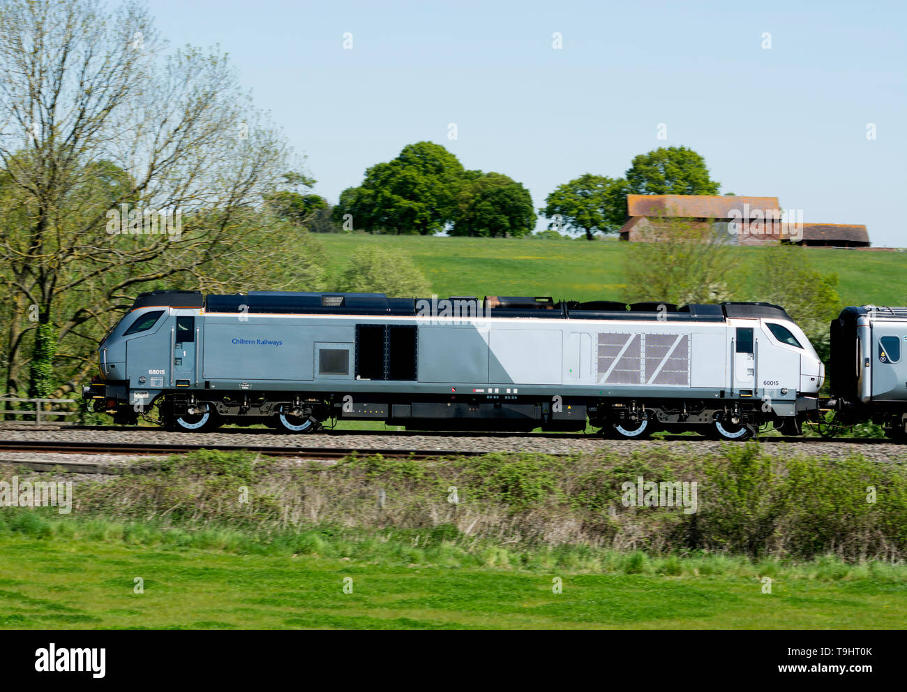 A Chiltern Railways Class 68 diesel locomotive pulling a Mainline ...