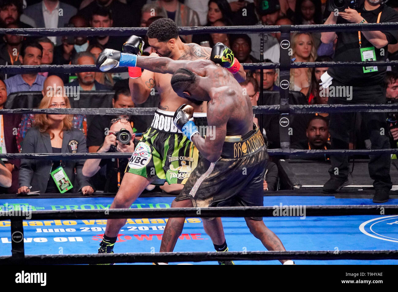 Deontay wilder punch hi-res stock photography and images - Alamy