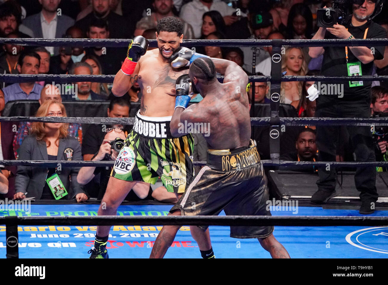 Deontay wilder punch hi-res stock photography and images - Alamy