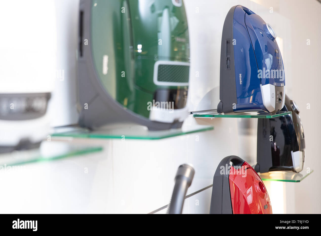 Household appliances showroom hi-res stock photography and images - Alamy