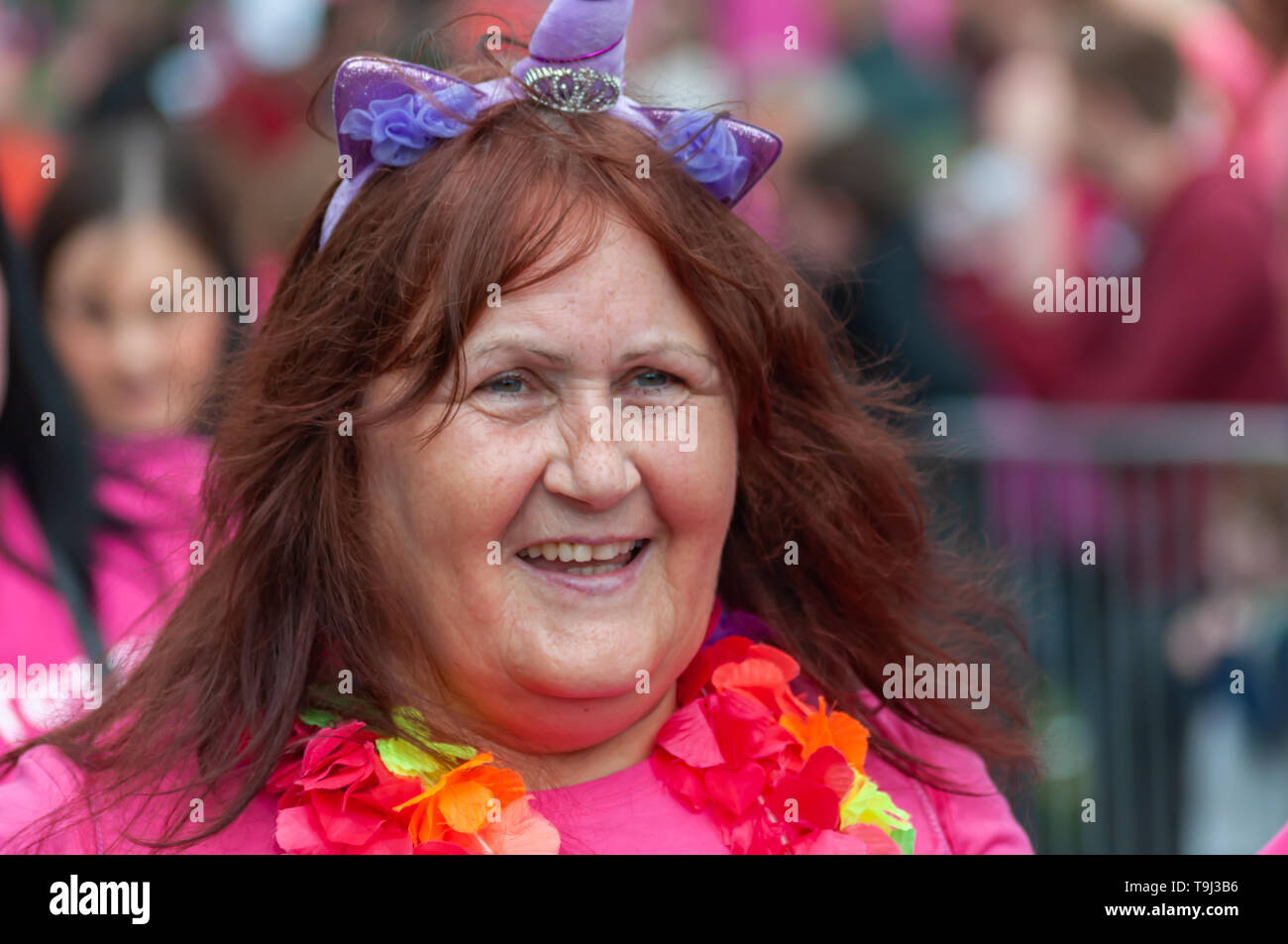 Glasgow, Scotland, UK. 19th May, 2019. A female runner in Glasgow Green ...