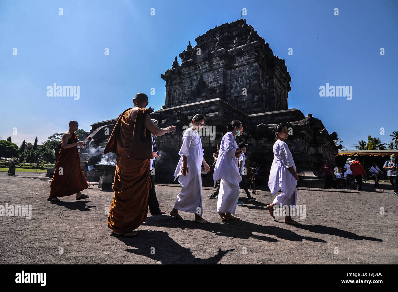 Magelang, Indonesia. 19th May, 2019. May 18, 2019 - Buddhist monk ...