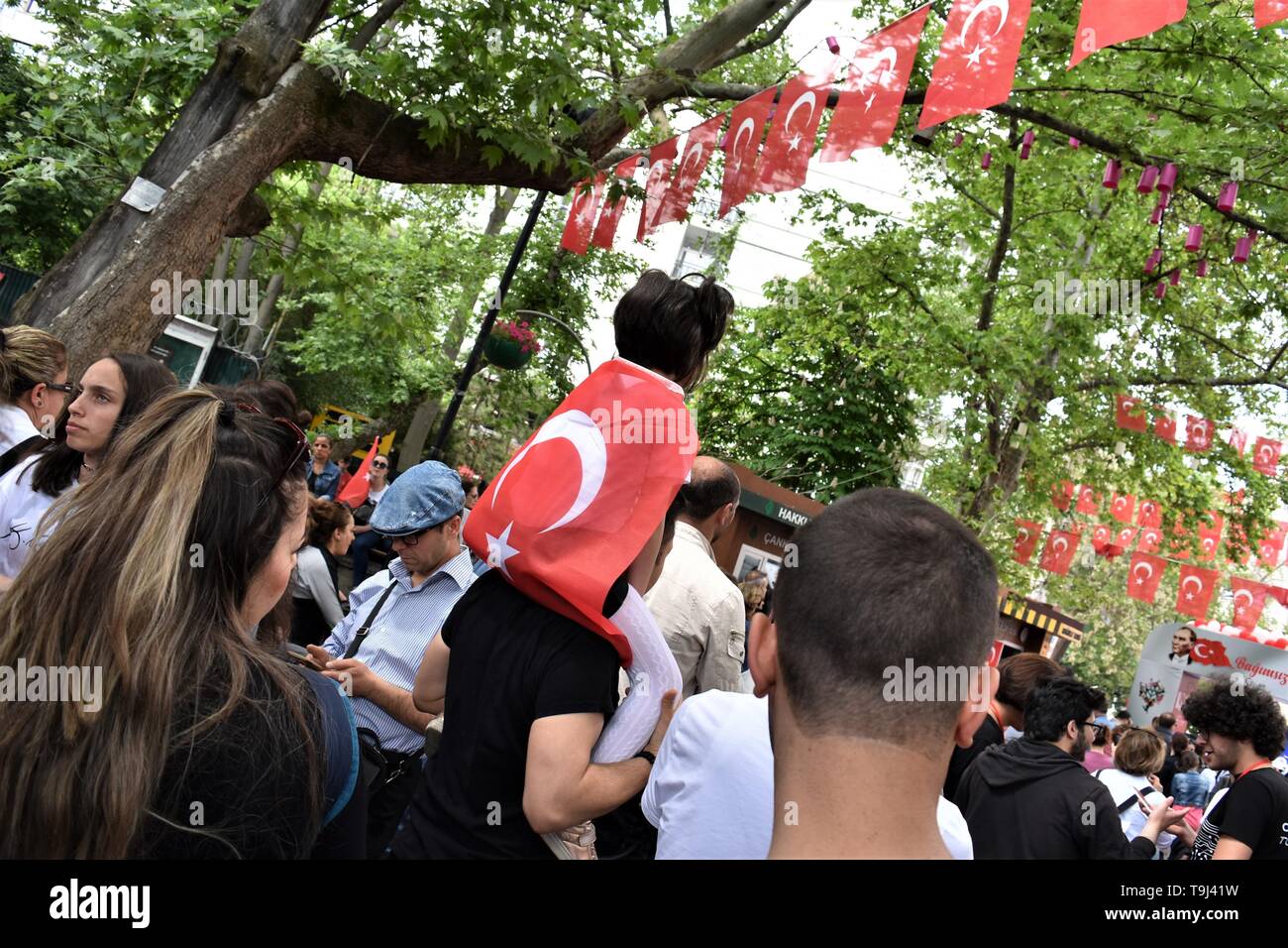 Ankara, Turkey. 19th May, 2019. People and children attend a ...