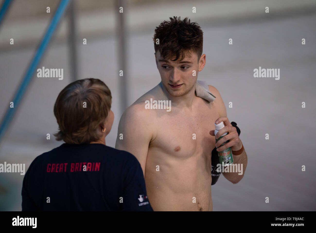 London, UK. 19th May, 2019. Matty Lee of Great Britain talking to his ...