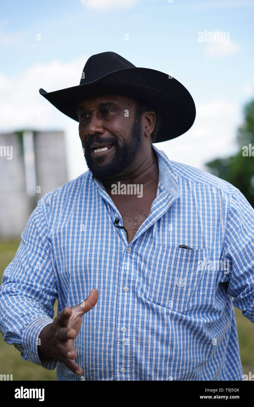 (190519) -- BASKERVILLE, May 19, 2019 (Xinhua) -- John Boyd Jr. speaks ...