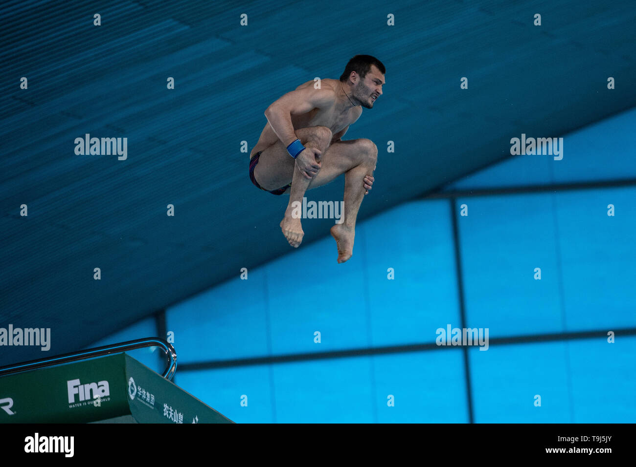 Mens 10m platform diving hi-res stock photography and images - Alamy