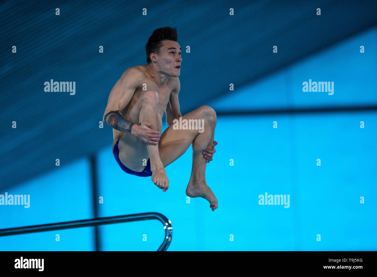 Mens 10m platform diving hi-res stock photography and images - Alamy