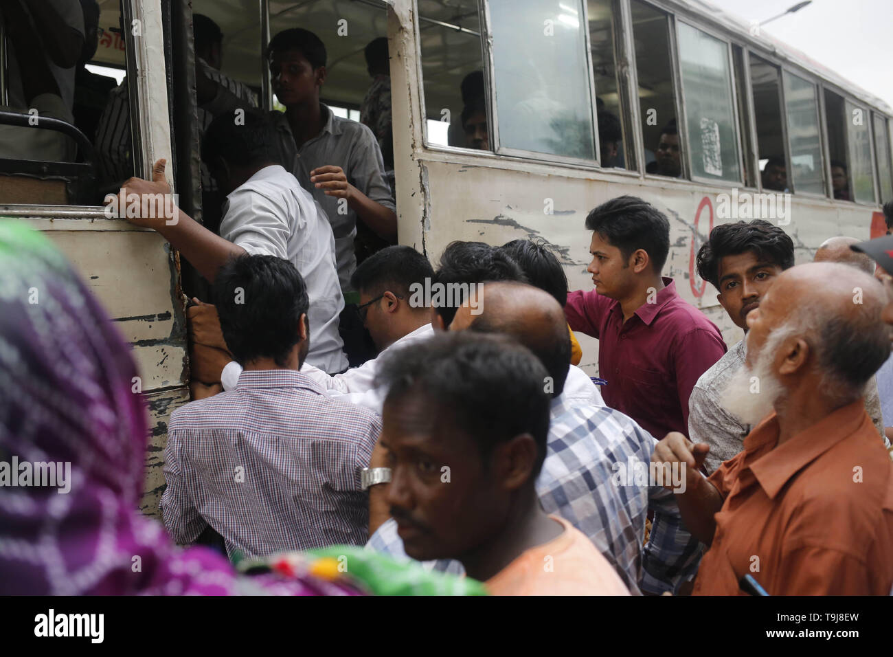 Bangladesh bus service hi-res stock photography and images - Alamy