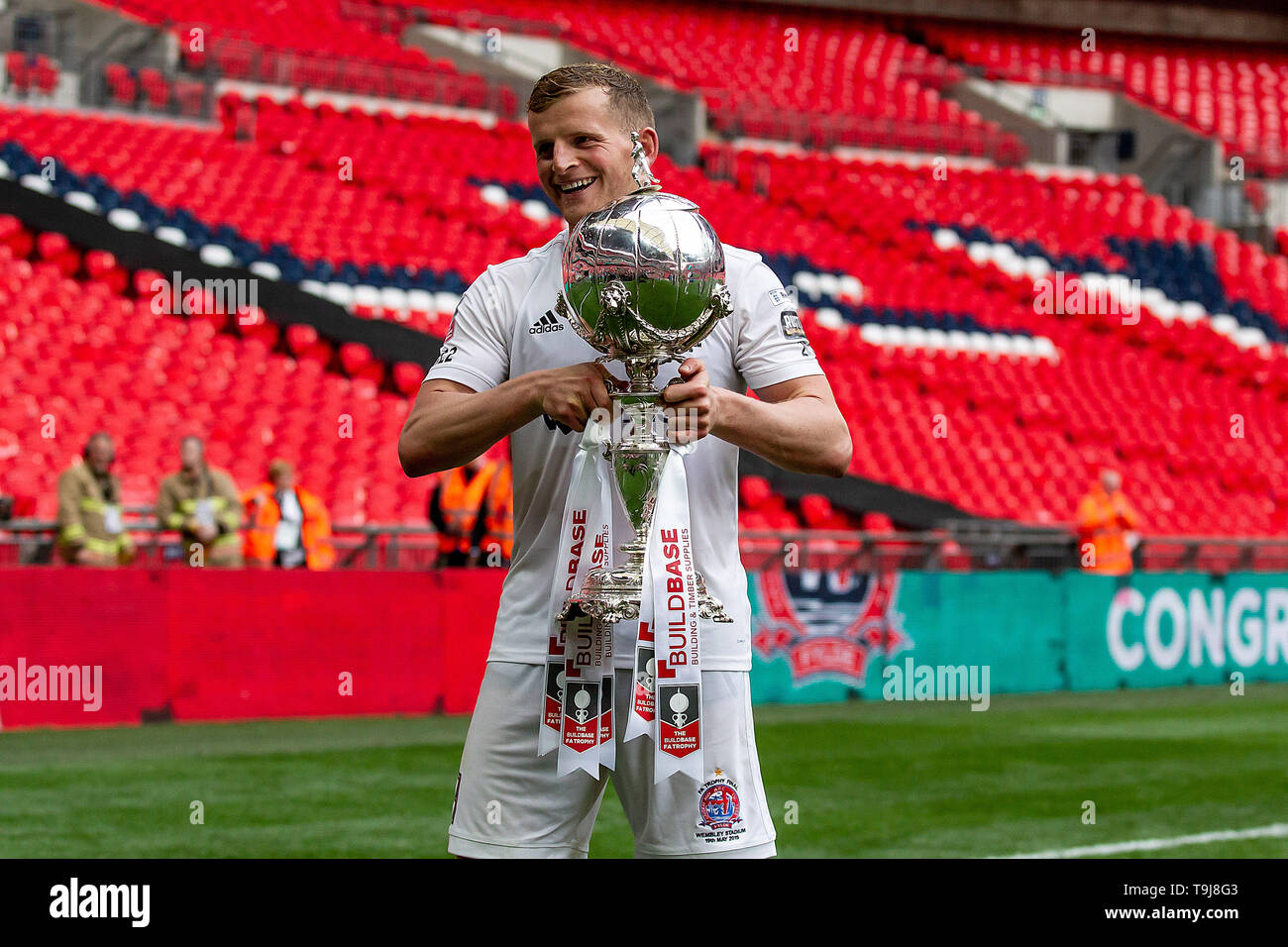 Danny rowe fa trophy hi-res stock photography and images - Alamy