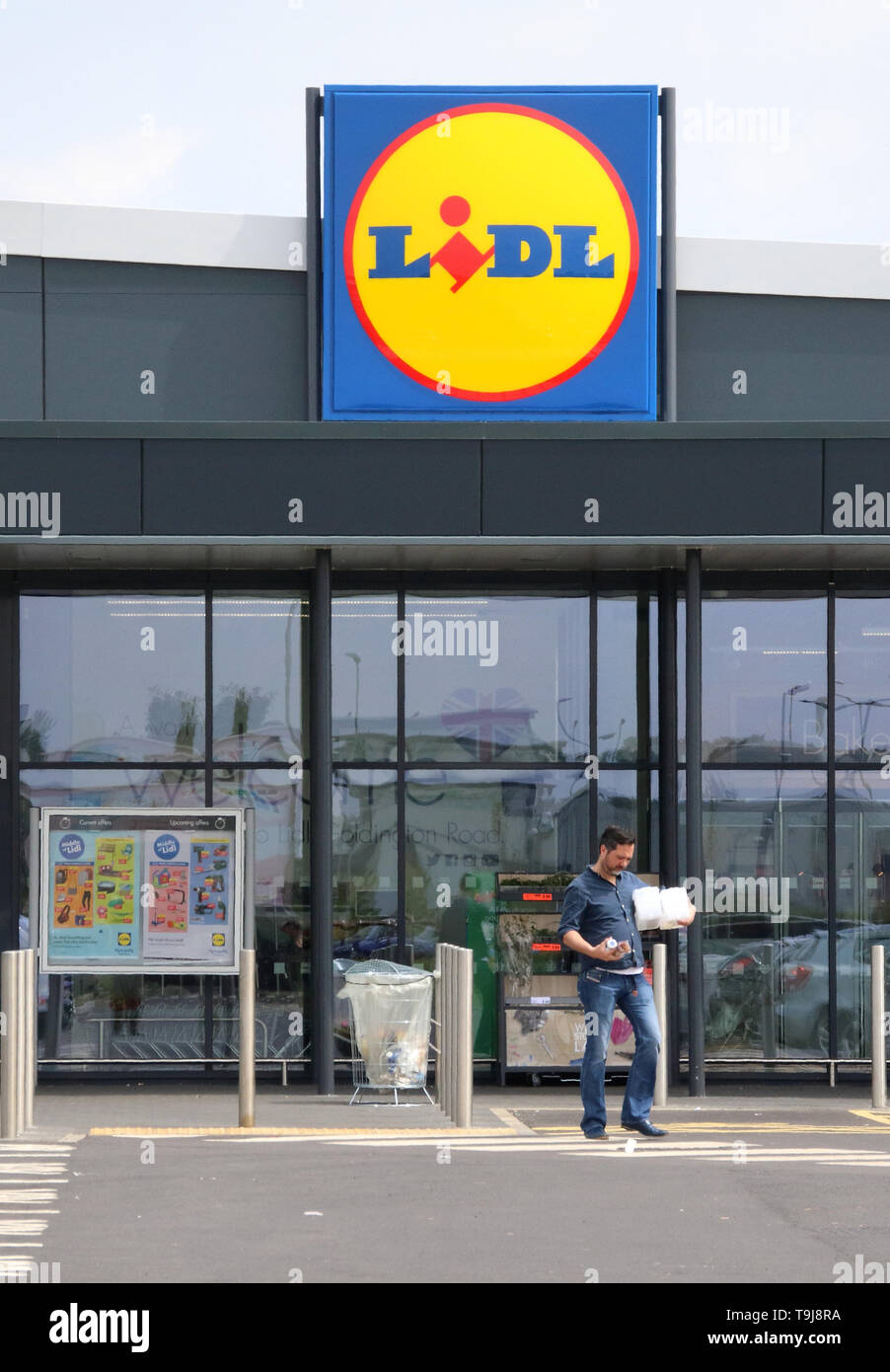 Lidl store sign hi-res stock photography and images - Alamy