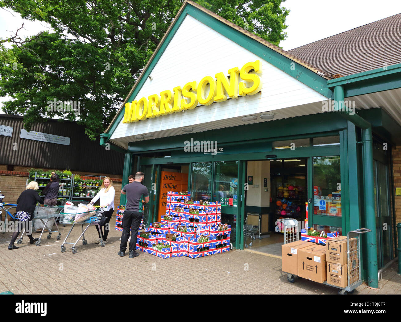 Exterior view of a morrisons supermarket hi-res stock photography and ...