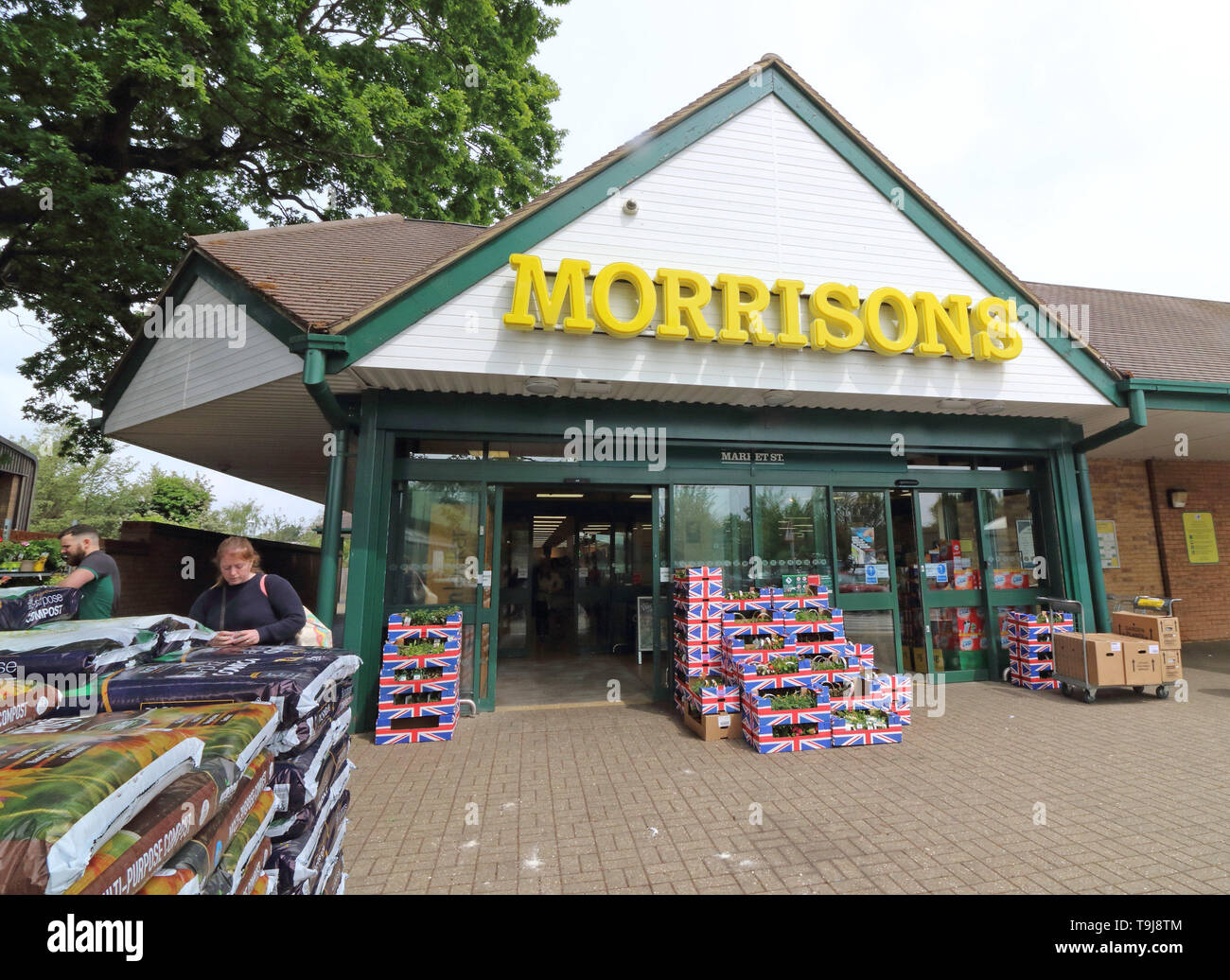 Exterior view of morrisons hi-res stock photography and images - Alamy