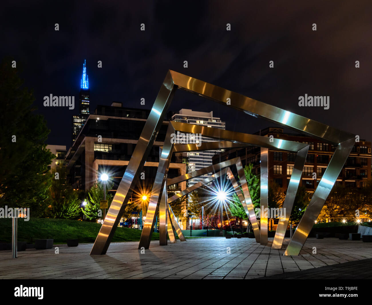 Willis tower at night hi-res stock photography and images - Alamy