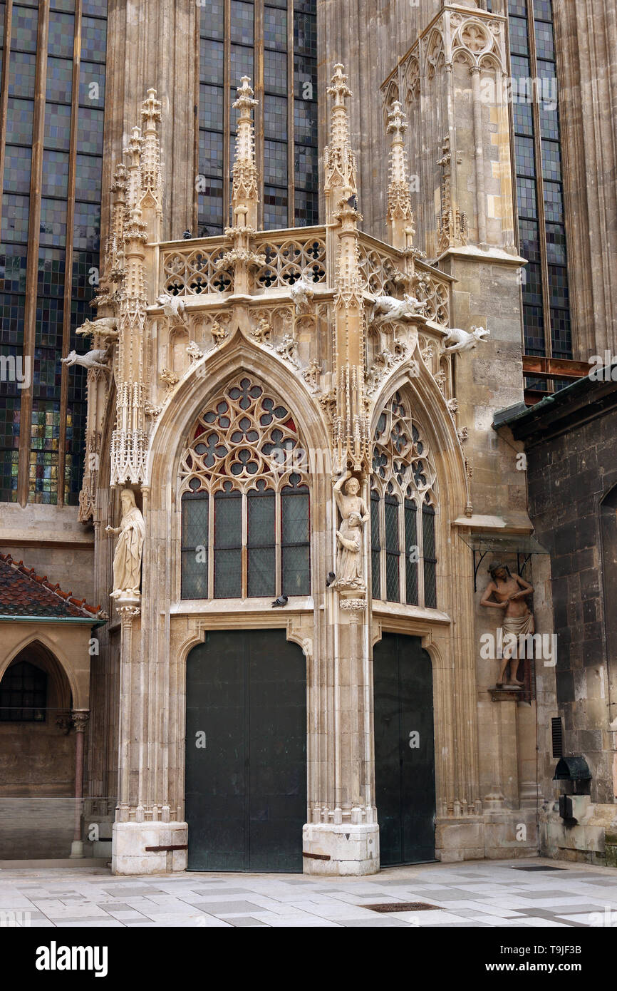Vienna stephansdom door hi-res stock photography and images - Alamy