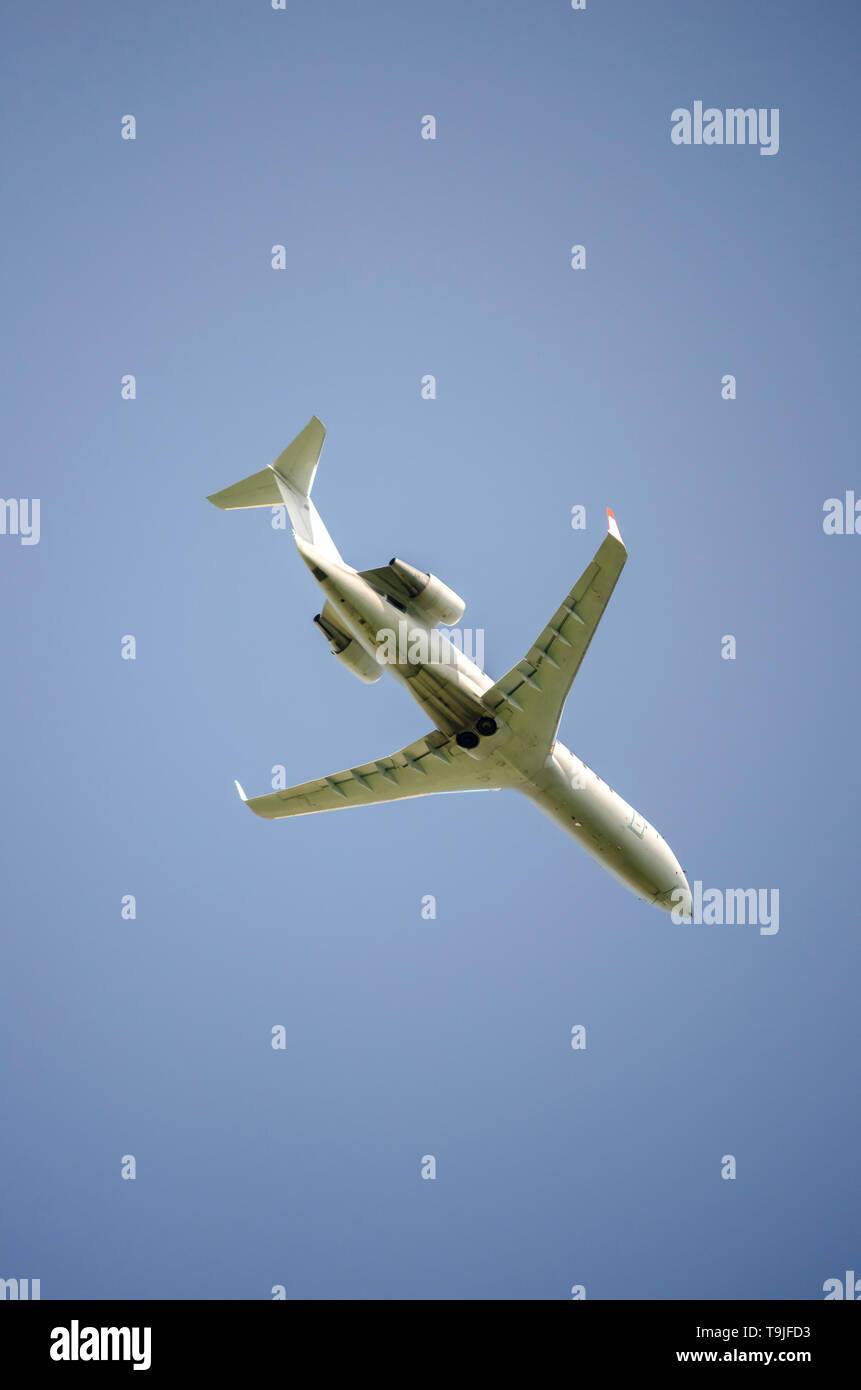 Bottom view of lending airplane Stock Photo - Alamy