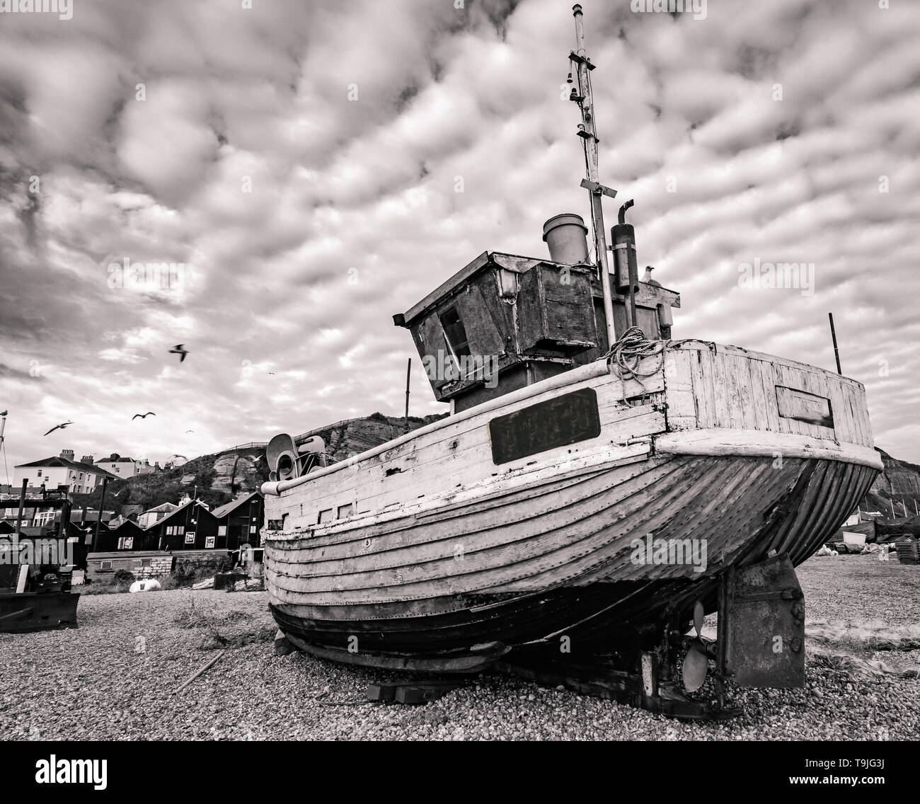 Beached fishing boats hi-res stock photography and images - Alamy