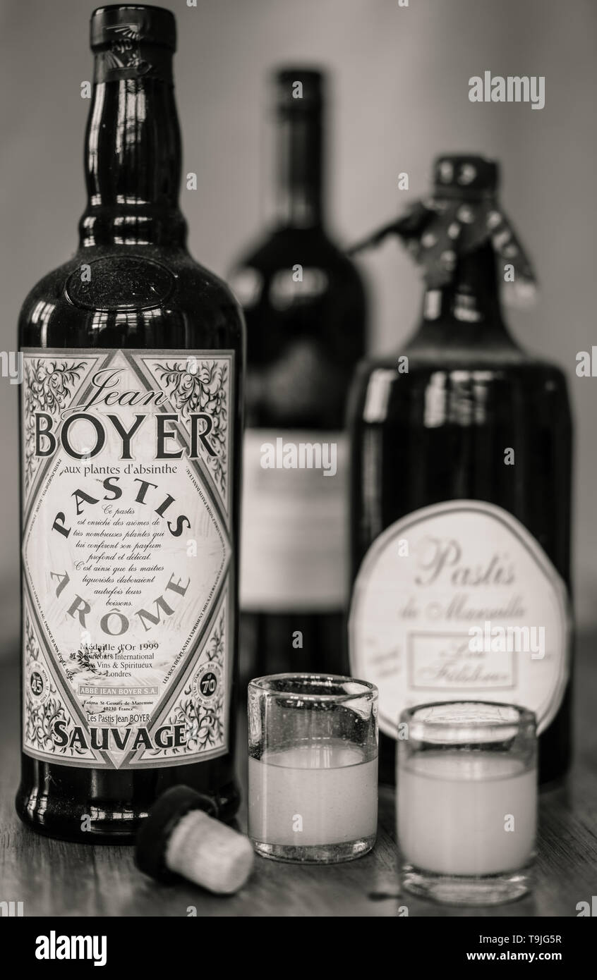 Boyer pastis hi-res stock photography and images - Alamy