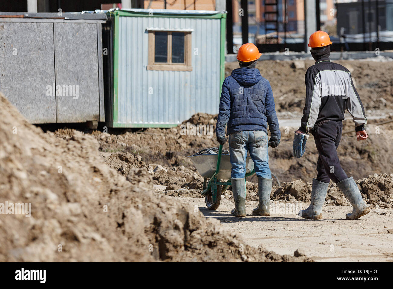 Constructing a shed hi-res stock photography and images - Alamy