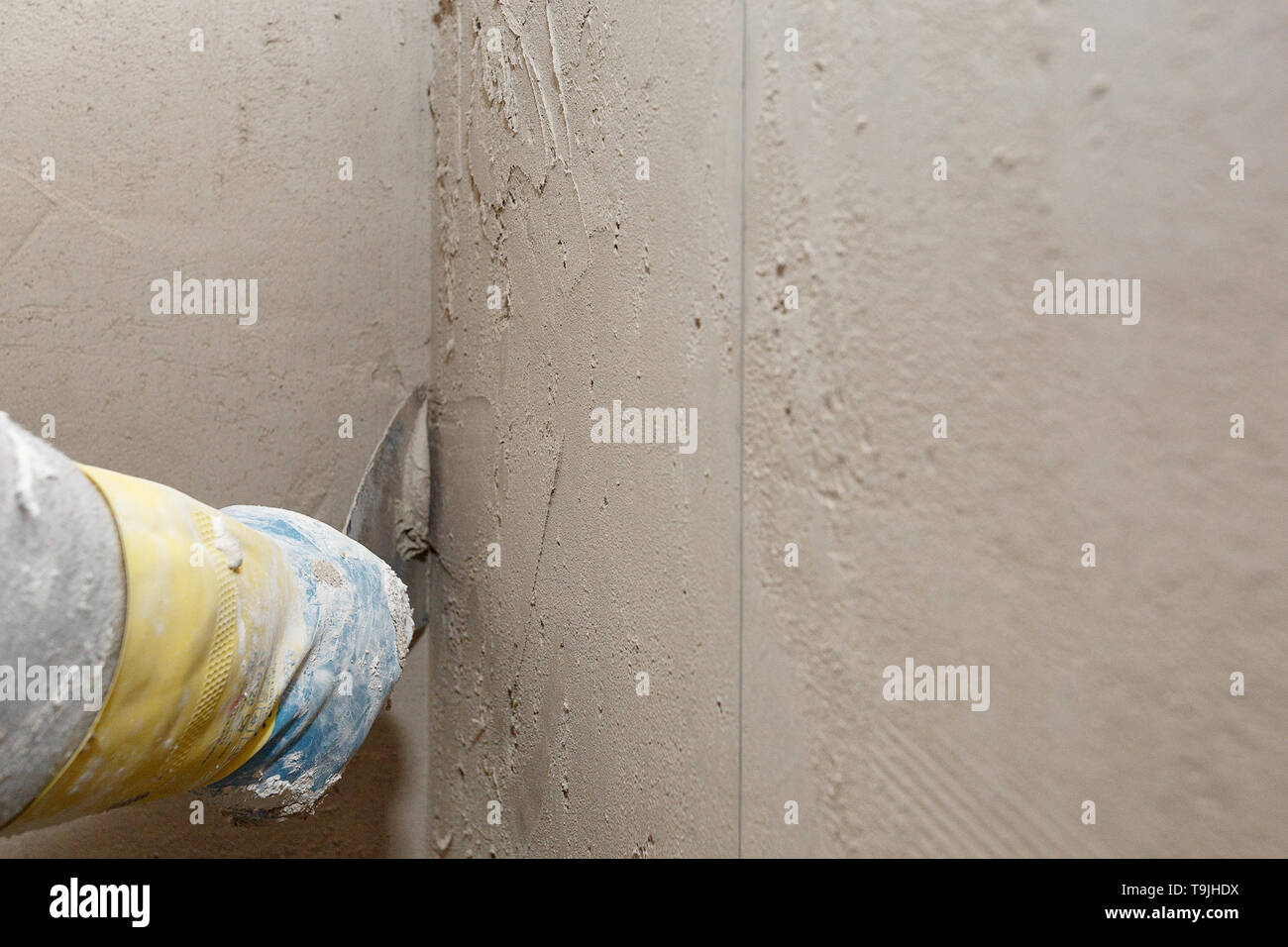 Skim coating plaster walls hi-res stock photography and images - Alamy