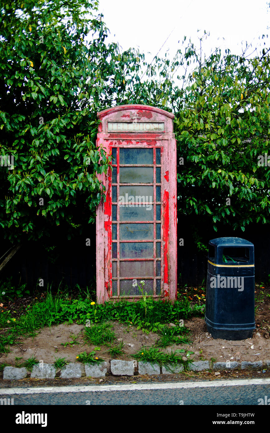 Run down telephone booth hi-res stock photography and images - Alamy