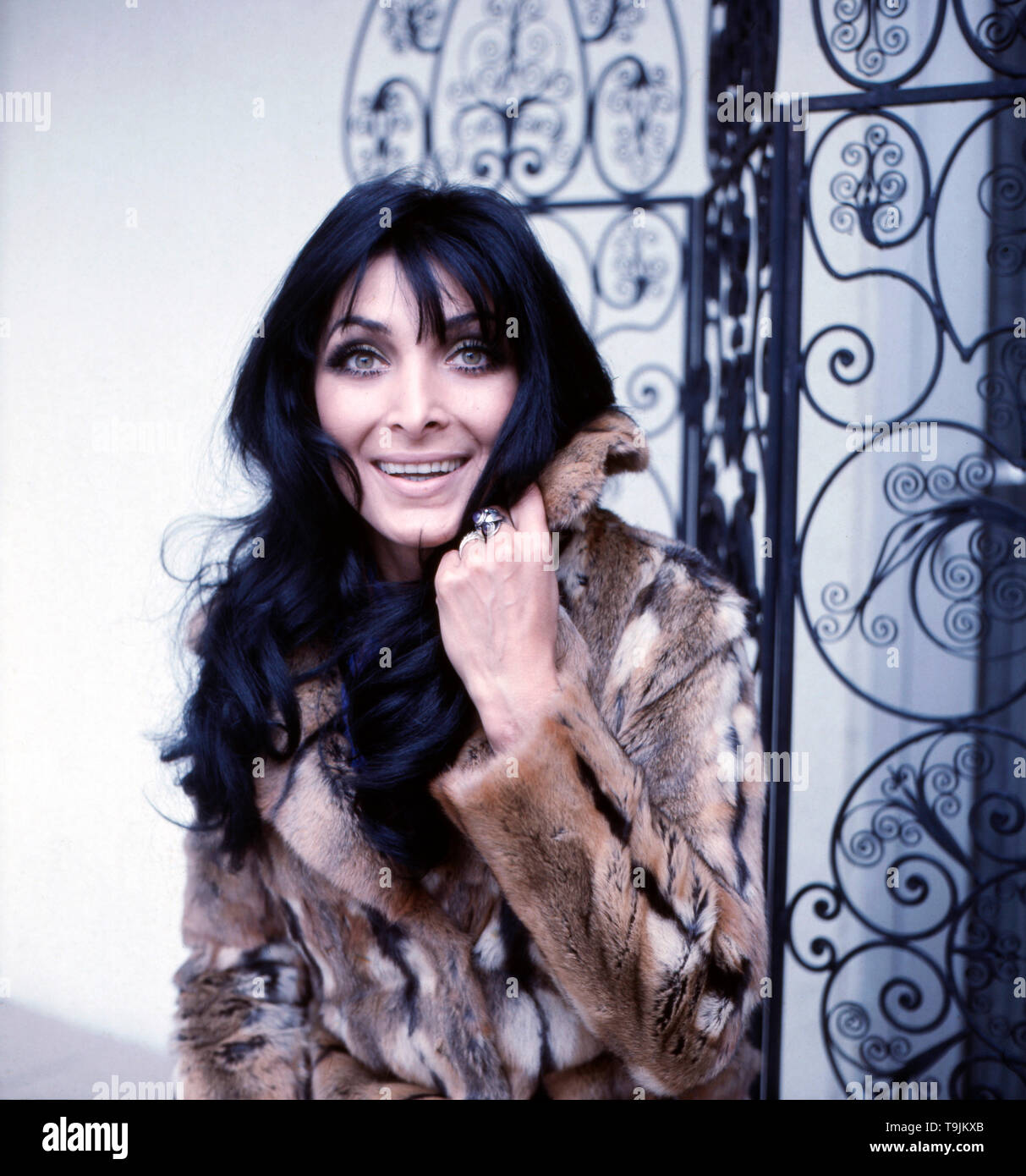 Porträtaufnahme der deutschen Schauspielerin und Sängerin Dunja Rajter ...