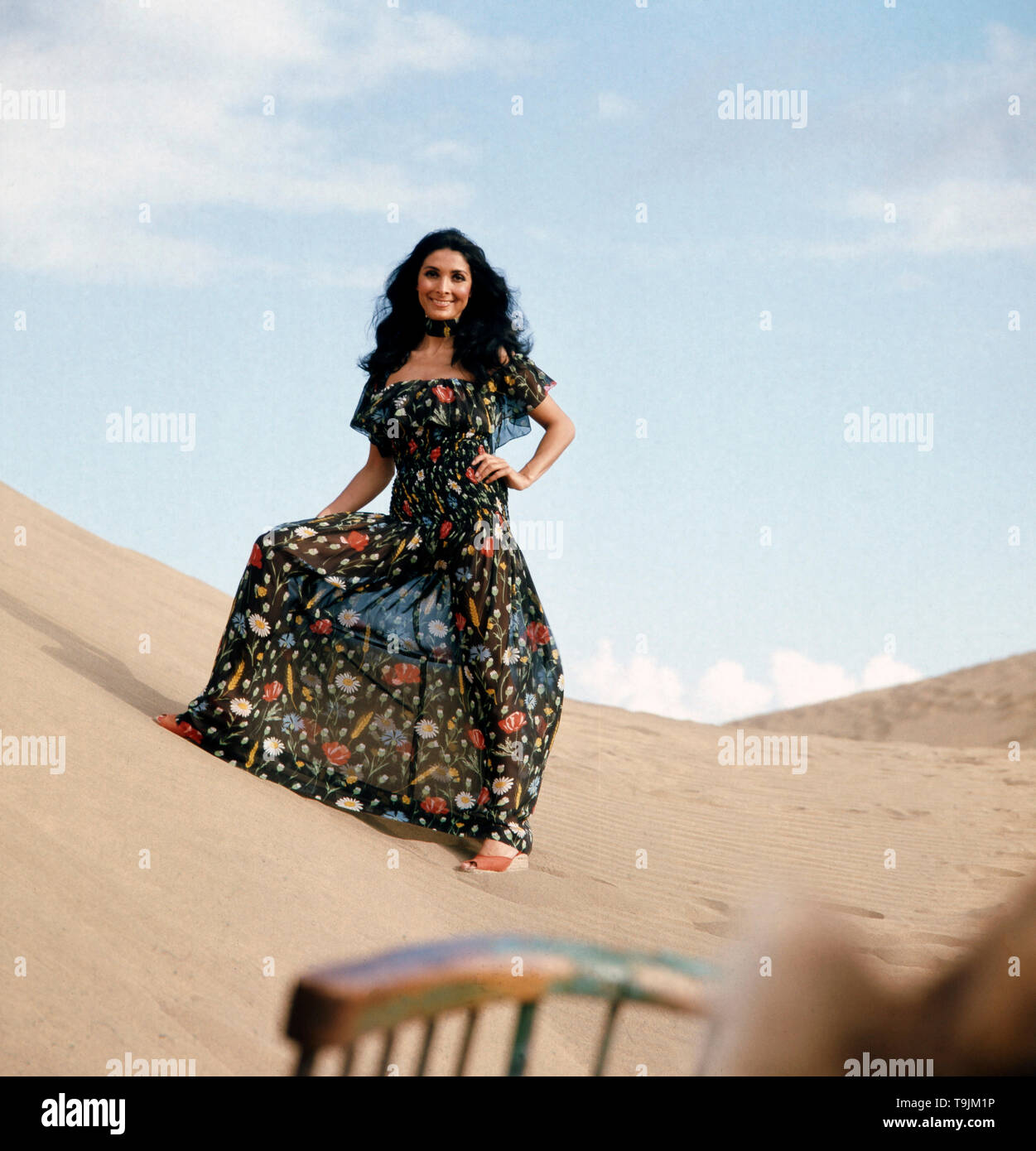 Die deutsche Schauspielerin und Sängerin Dunja Rajter posiert im Urlaub ...