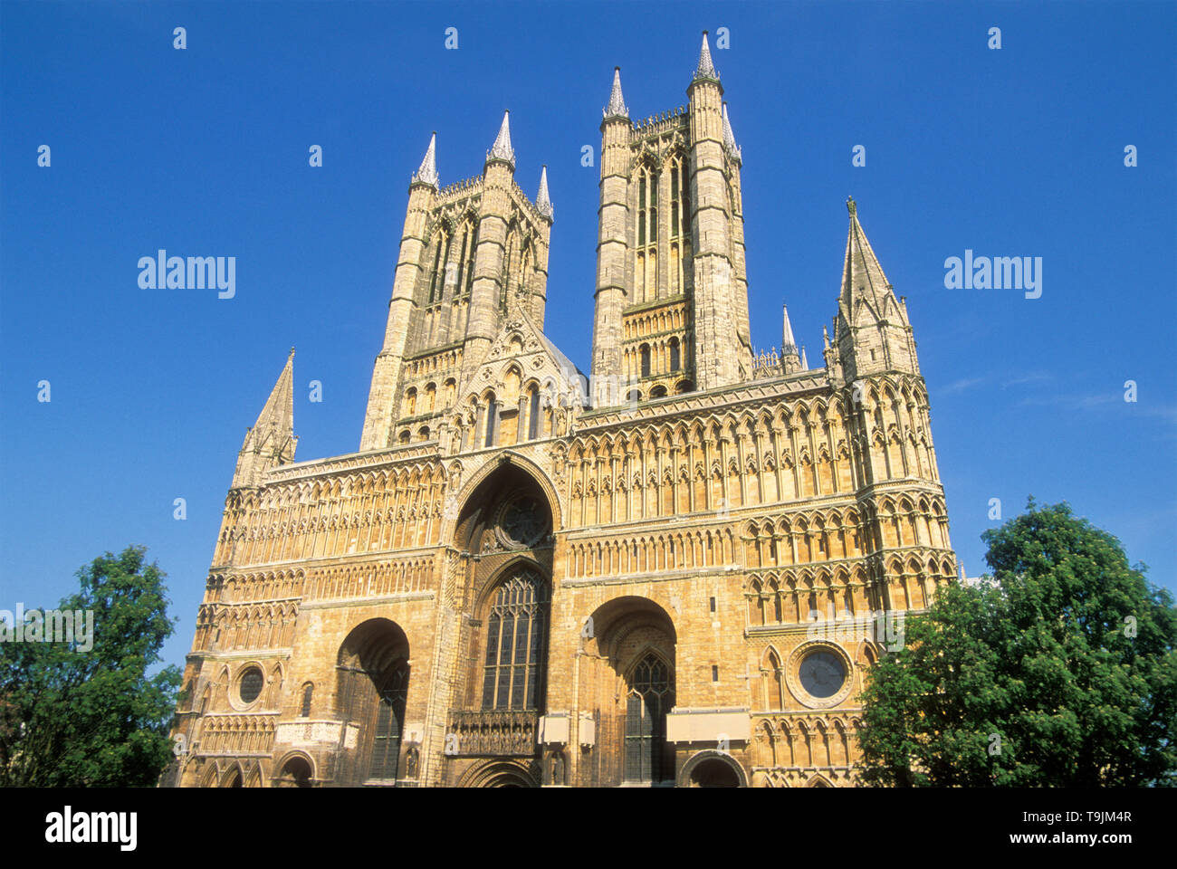 Front view lincoln cathedral lincolnshire hi-res stock photography and ...
