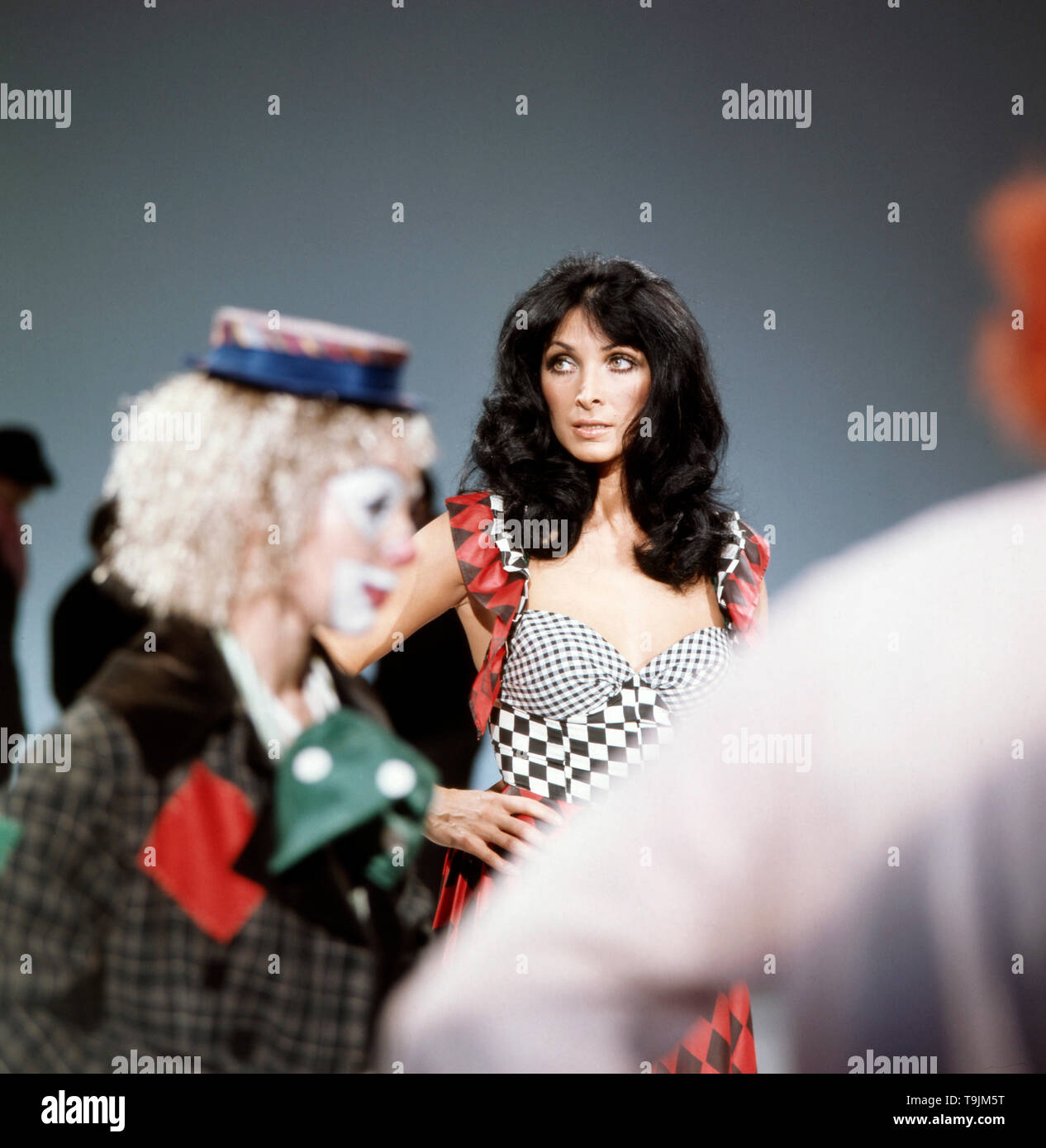 Die deutsche Schauspielerin und Sängerin Dunja Rajter verkleidet bei ...