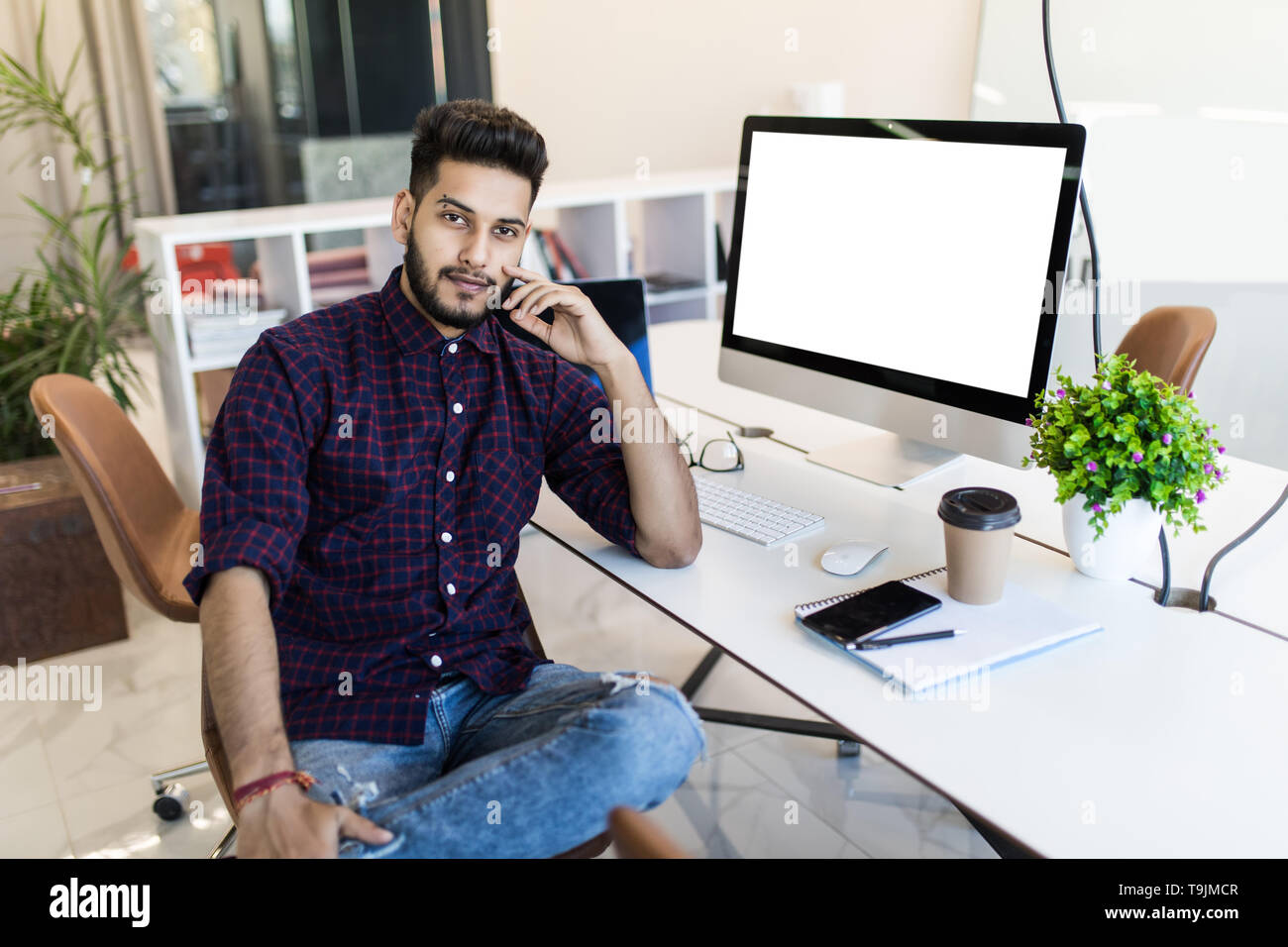 Asian business men in london hi-res stock photography and images - Alamy