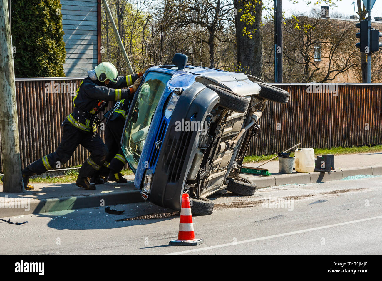 the car drove through the intersection to the red signal of the traffic ...