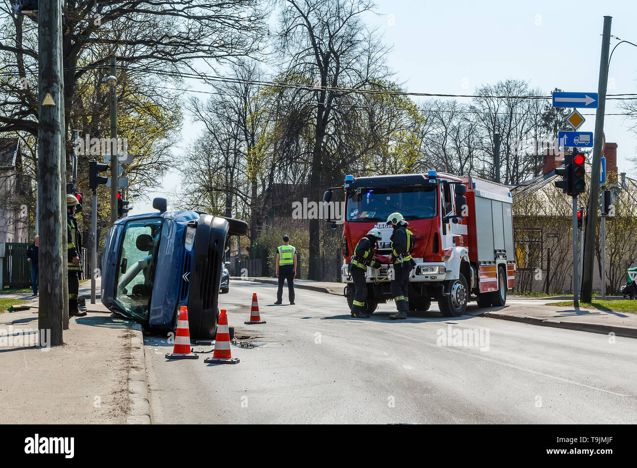 the car drove through the intersection to the red signal of the traffic ...
