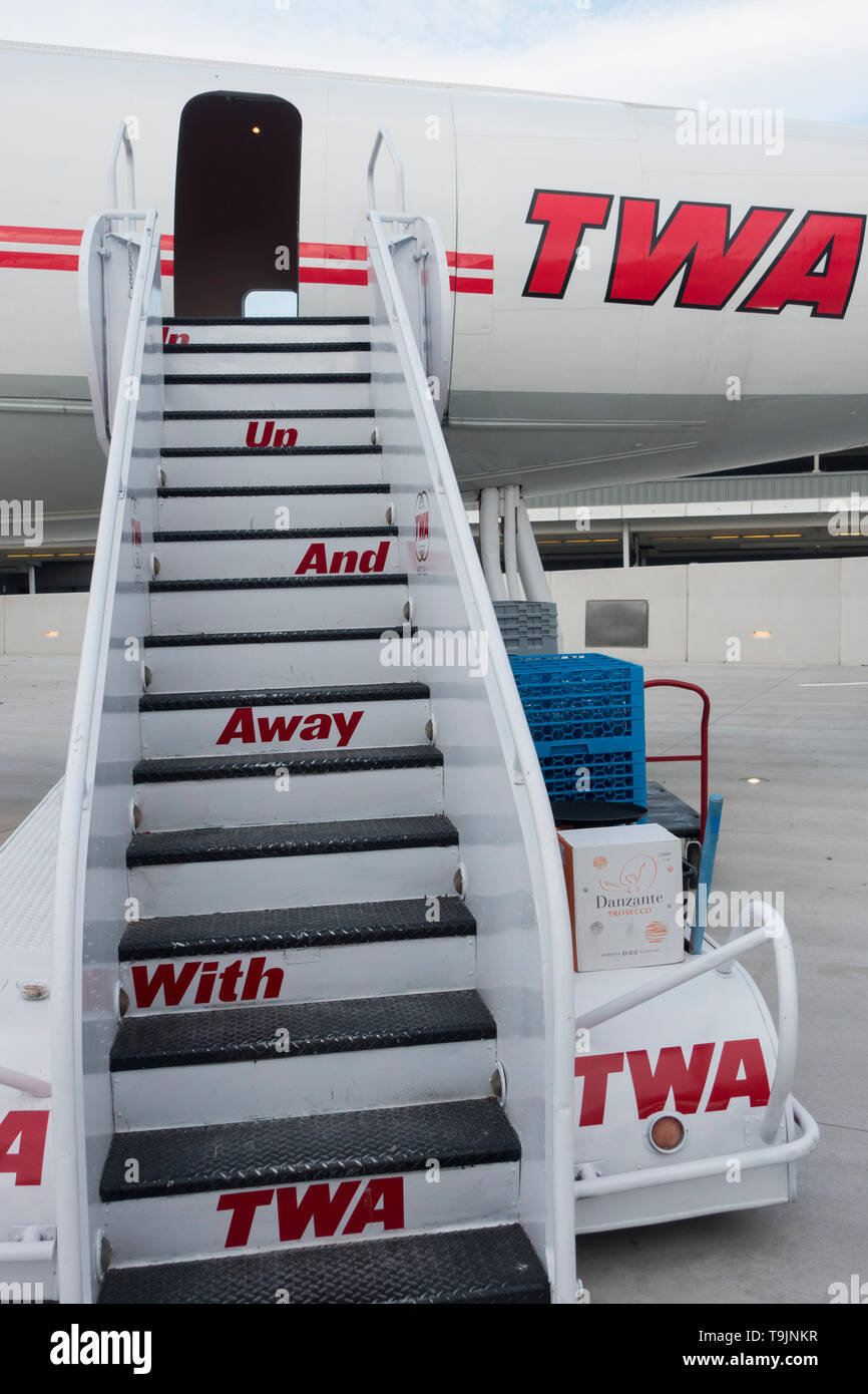 Jfk airport exterior hi-res stock photography and images - Alamy