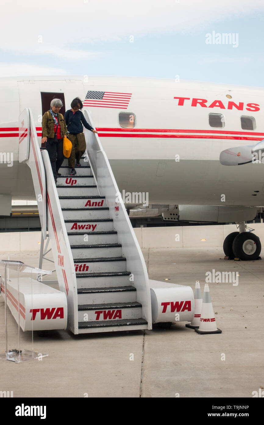 Twa plane hi-res stock photography and images - Alamy