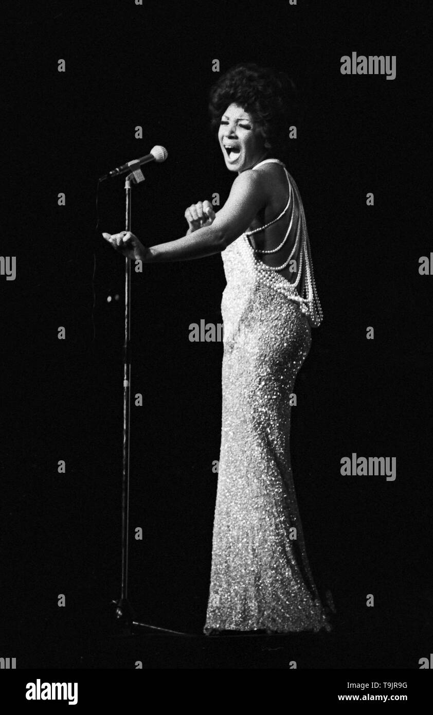 Shirley Bassey performs on stage in 1974 in Amsterdam Concertgebouw ...