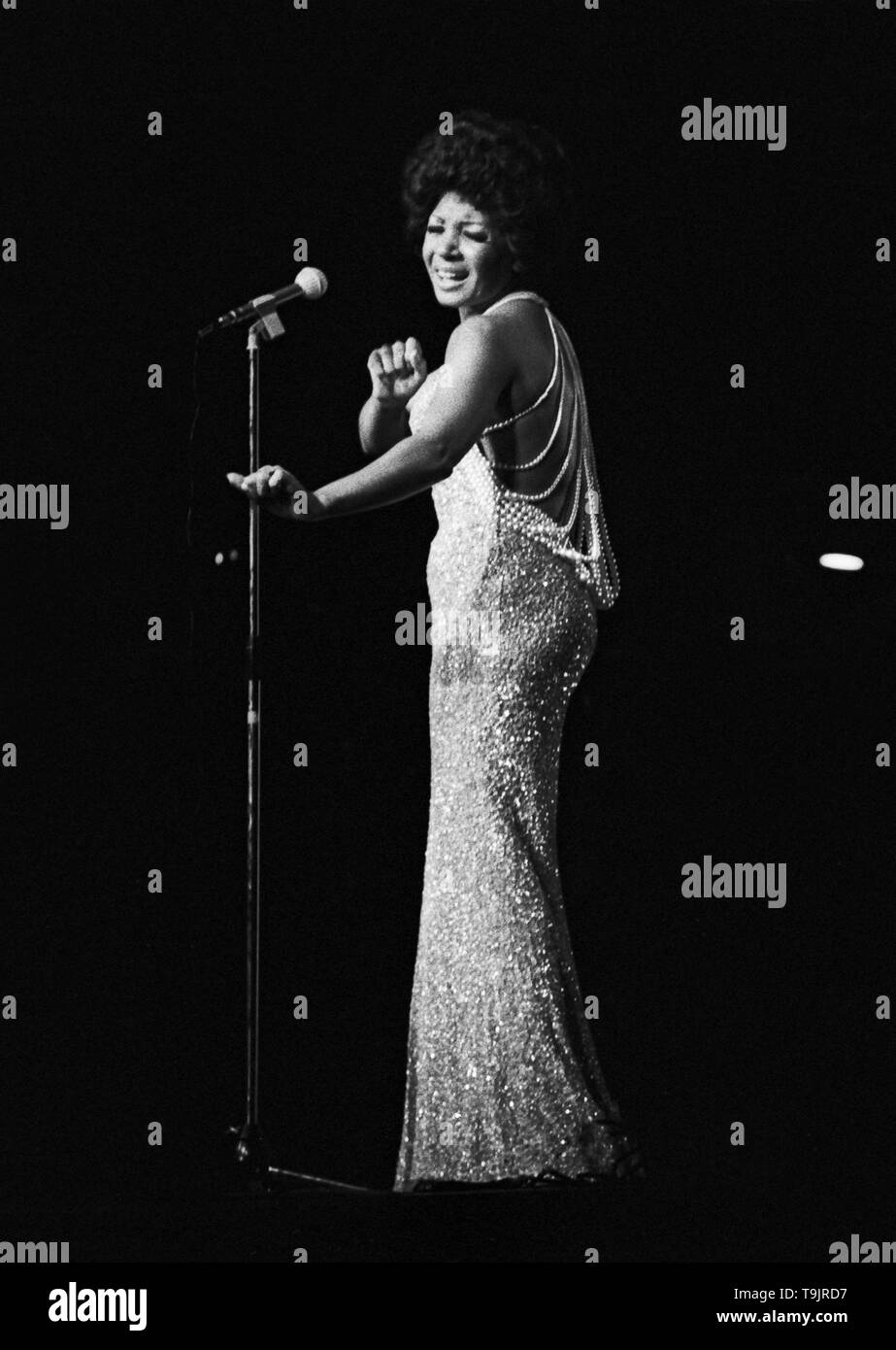 Shirley Bassey performs on stage in 1974 in Amsterdam Concertgebouw ...