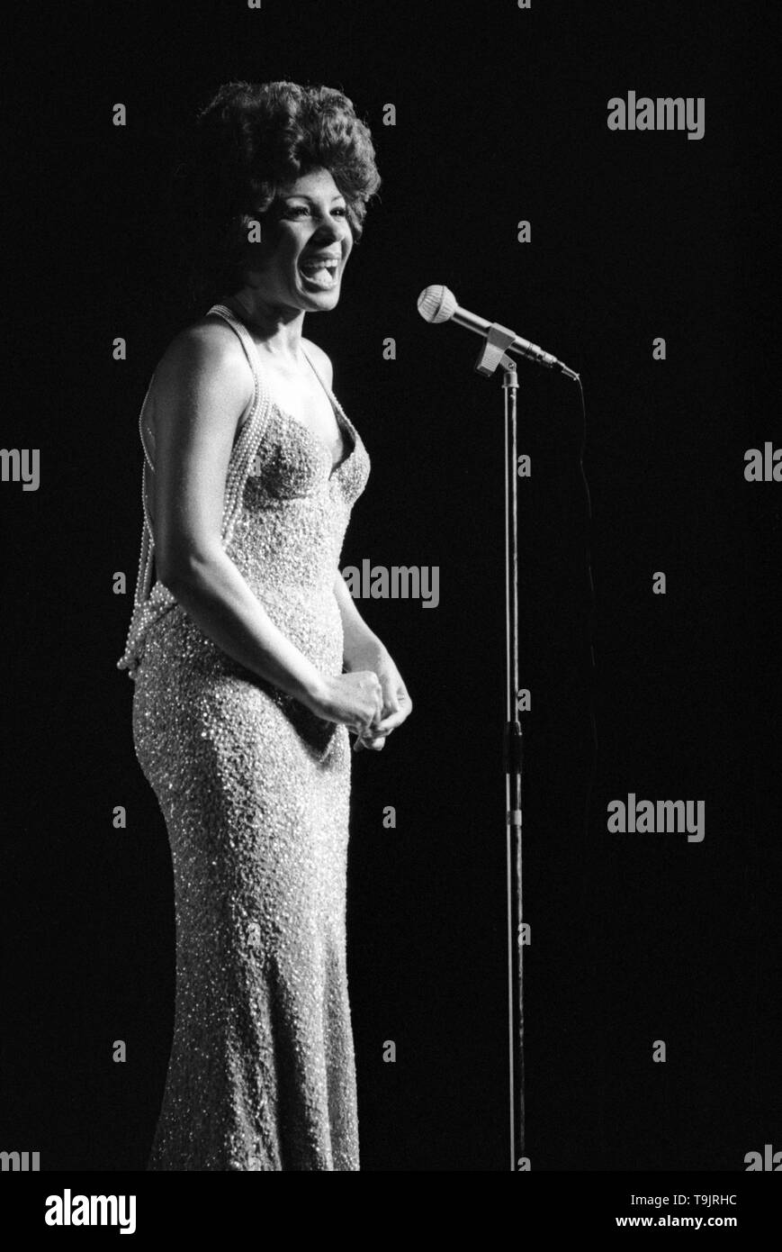 Shirley Bassey performs on stage in 1974 in Amsterdam Concertgebouw ...
