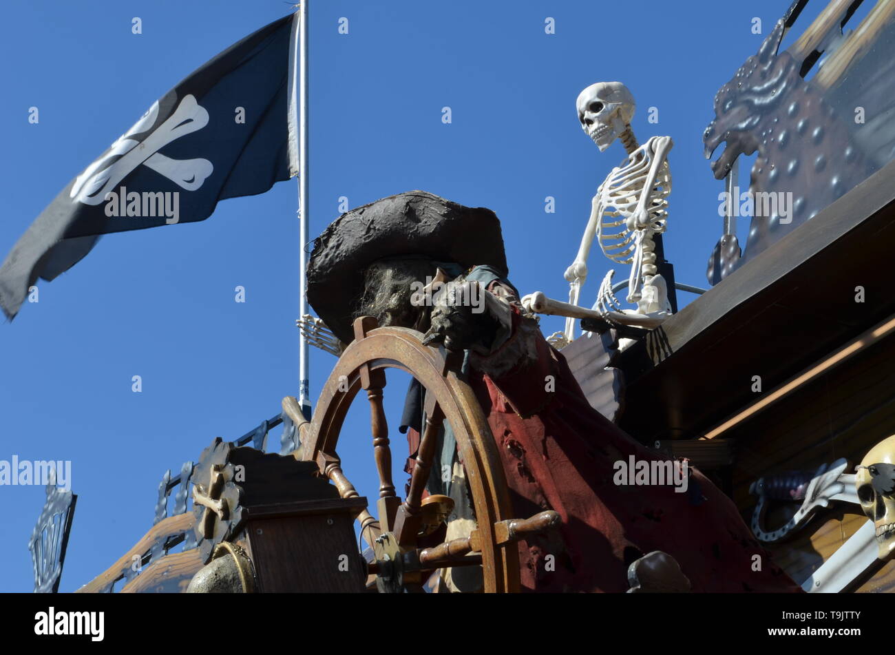 Ship skeleton hi-res stock photography and images - Alamy
