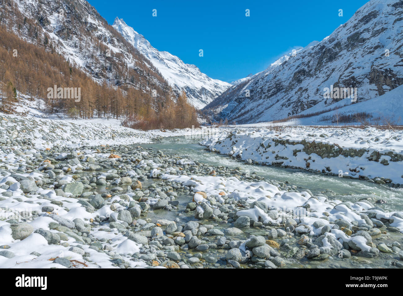Swiss alps river landscape hi-res stock photography and images - Alamy