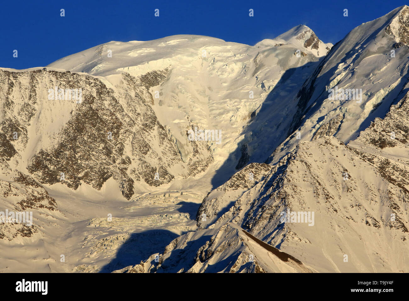 Dôme du Goûter. Mont-Blanc. Massif du Mont-Blanc. Alpes françaises ...