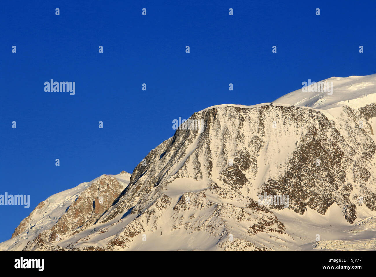 Dôme du Goûter. Mont-Blanc. Massif du Mont-Blanc. Alpes françaises ...