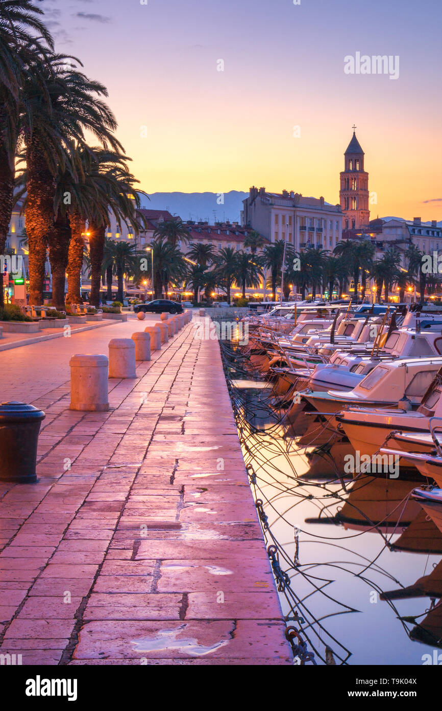 Split harbour sunrise hi-res stock photography and images - Alamy