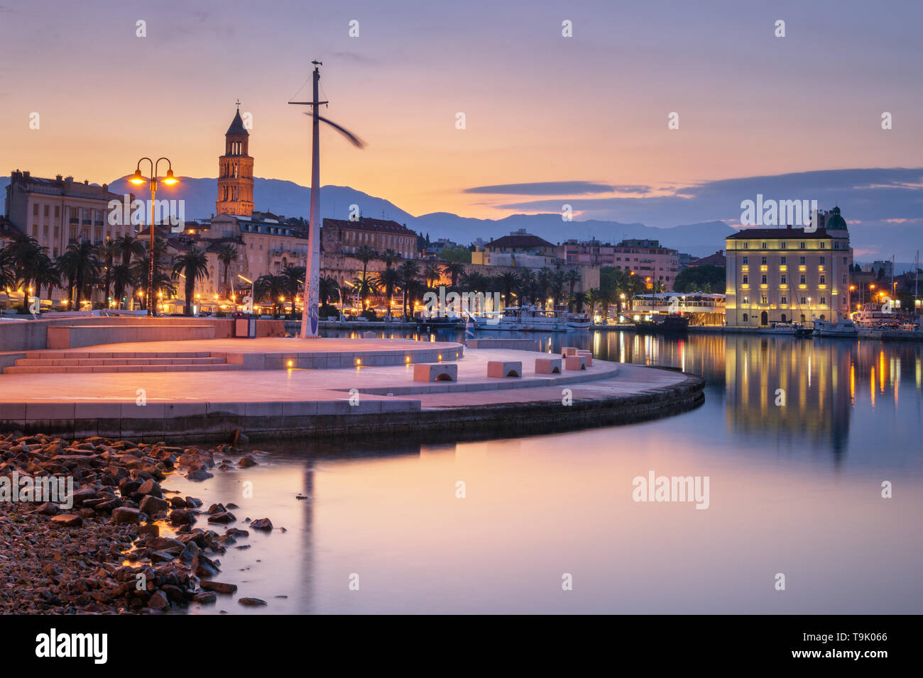 Split harbour sunrise hi-res stock photography and images - Alamy