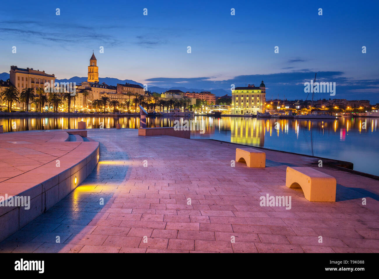 Split harbour sunrise hi-res stock photography and images - Alamy