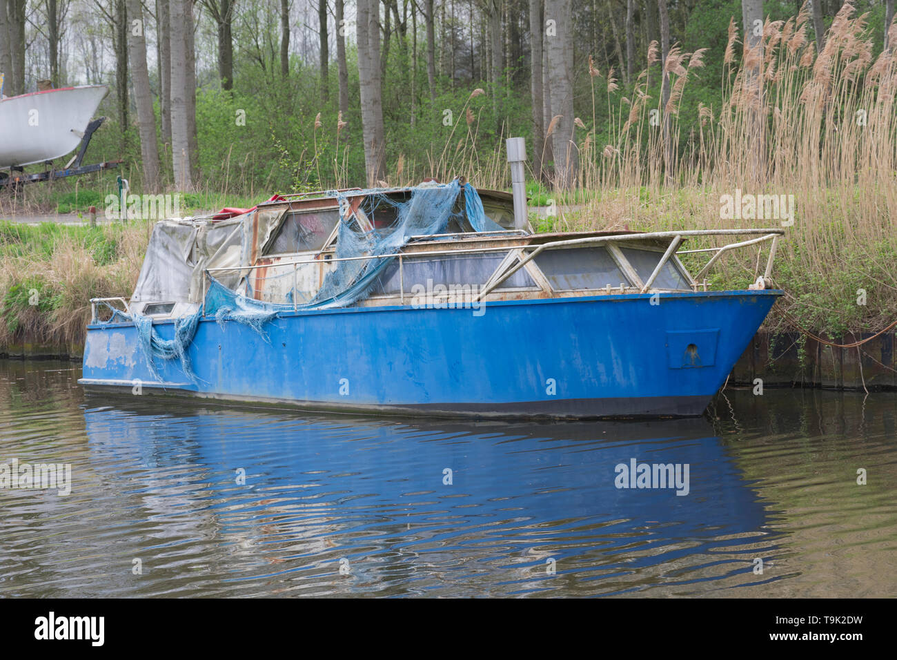 Old blue boat hi-res stock photography and images - Alamy