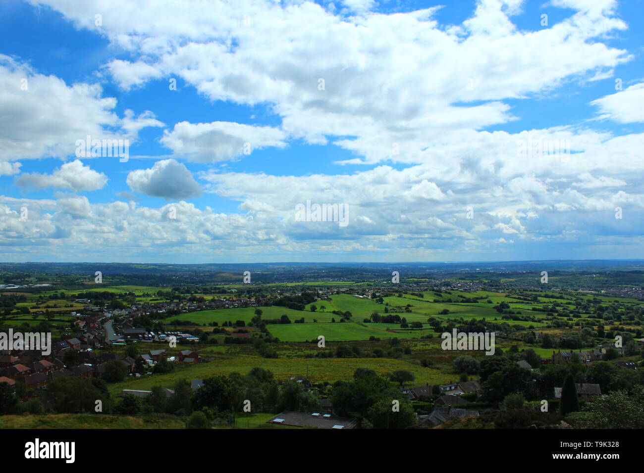 Hilltop scenery hi-res stock photography and images - Alamy